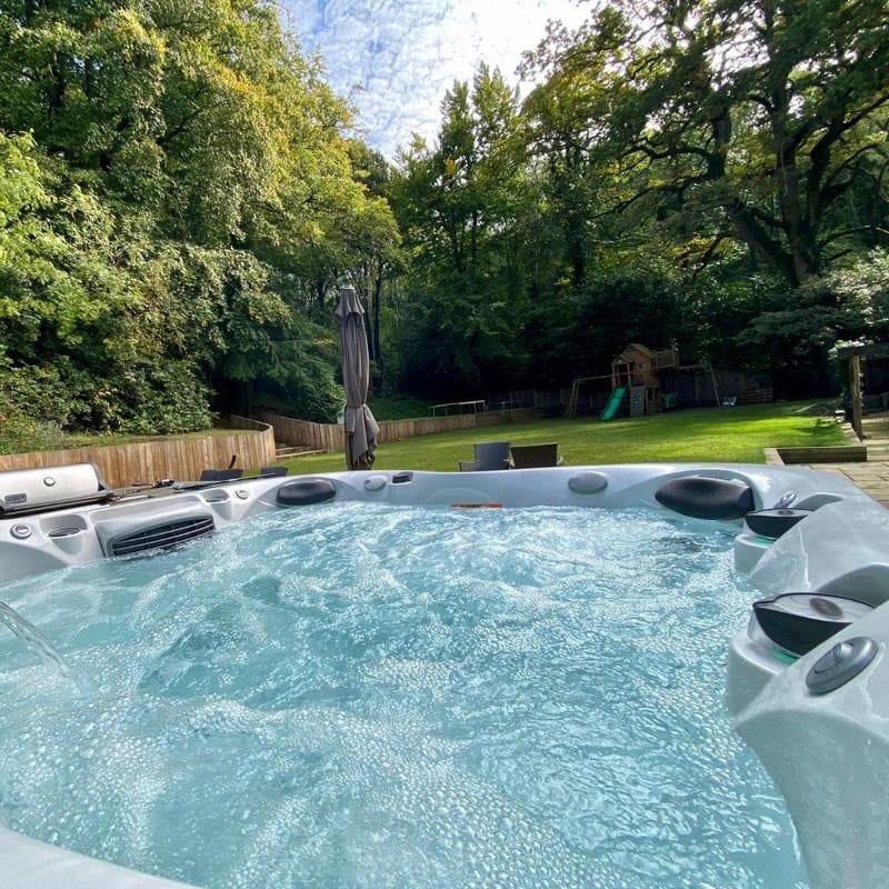 Jacuzzi® J-335™ | Concept Spa